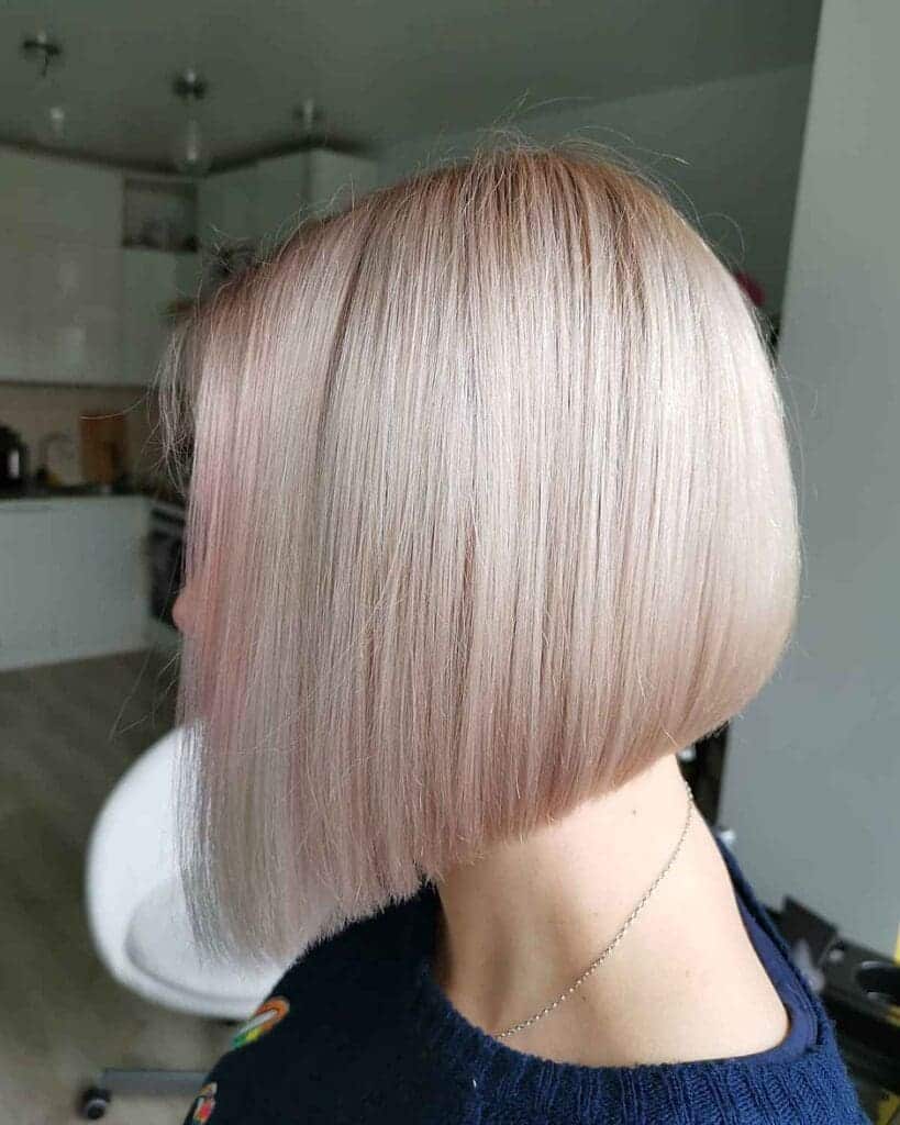 19 Best Short Straight Bob Haircuts for a Sleek Look