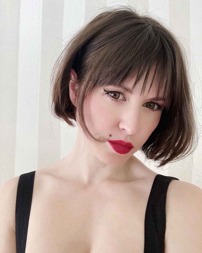 34 Best Short Hair with Bangs Hairstyle Ideas