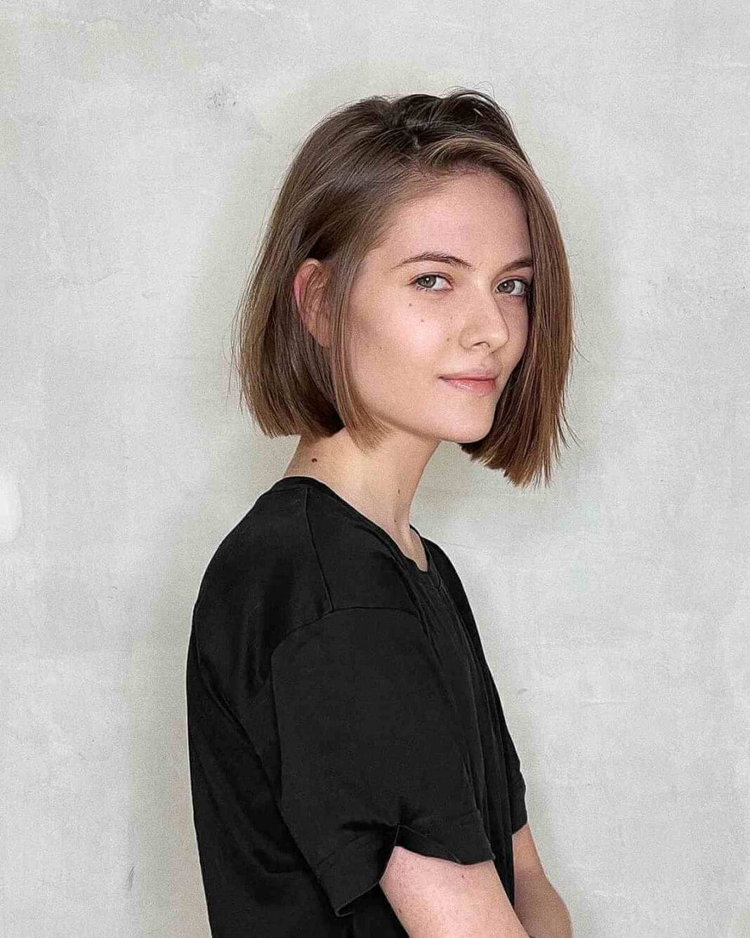 30 Chin-Length Blunt Bob Hair Ideas For Women To Consider in 2026