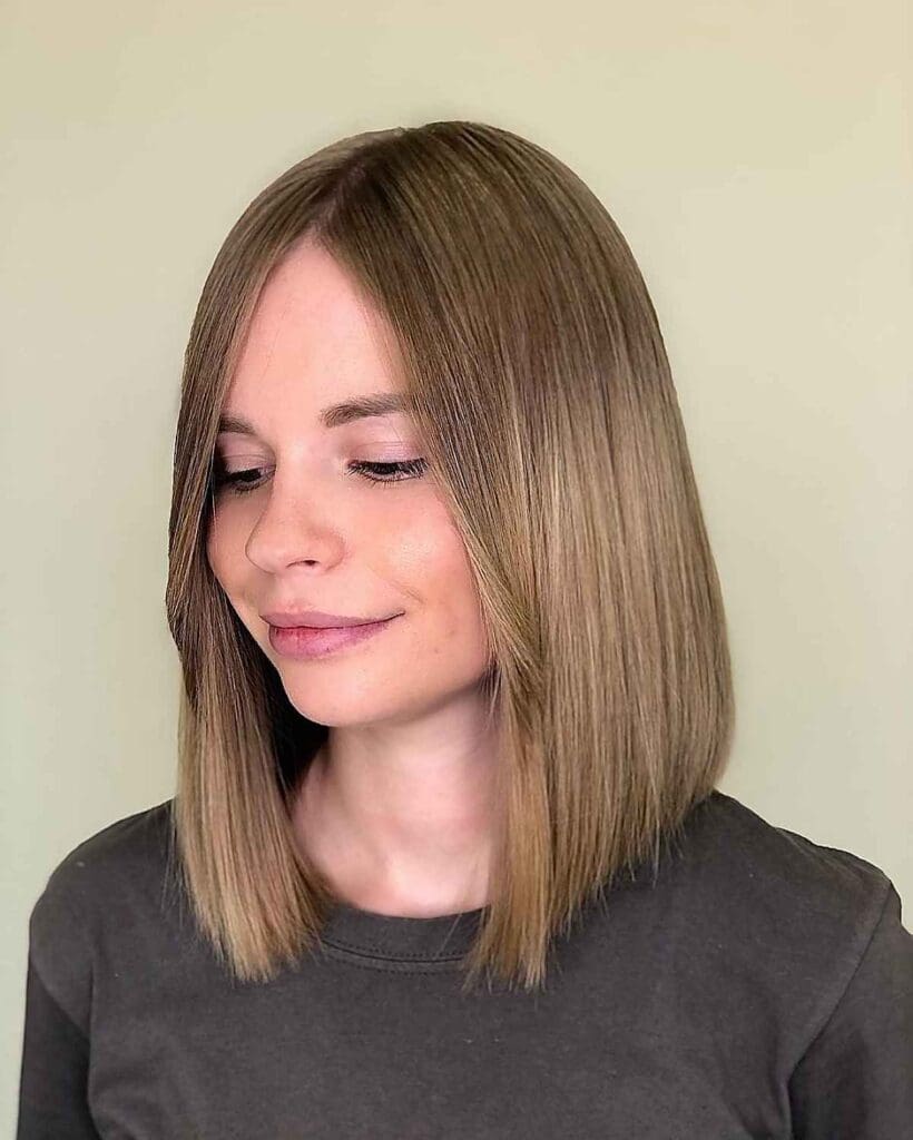 23 Best Ways to Style Shoulder-Length, Straight Hair for a Modern Look