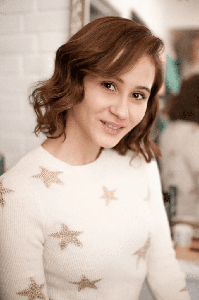 20 Best Medium Length Haircuts: Low Maintenance, Flattering, & Easy to ...