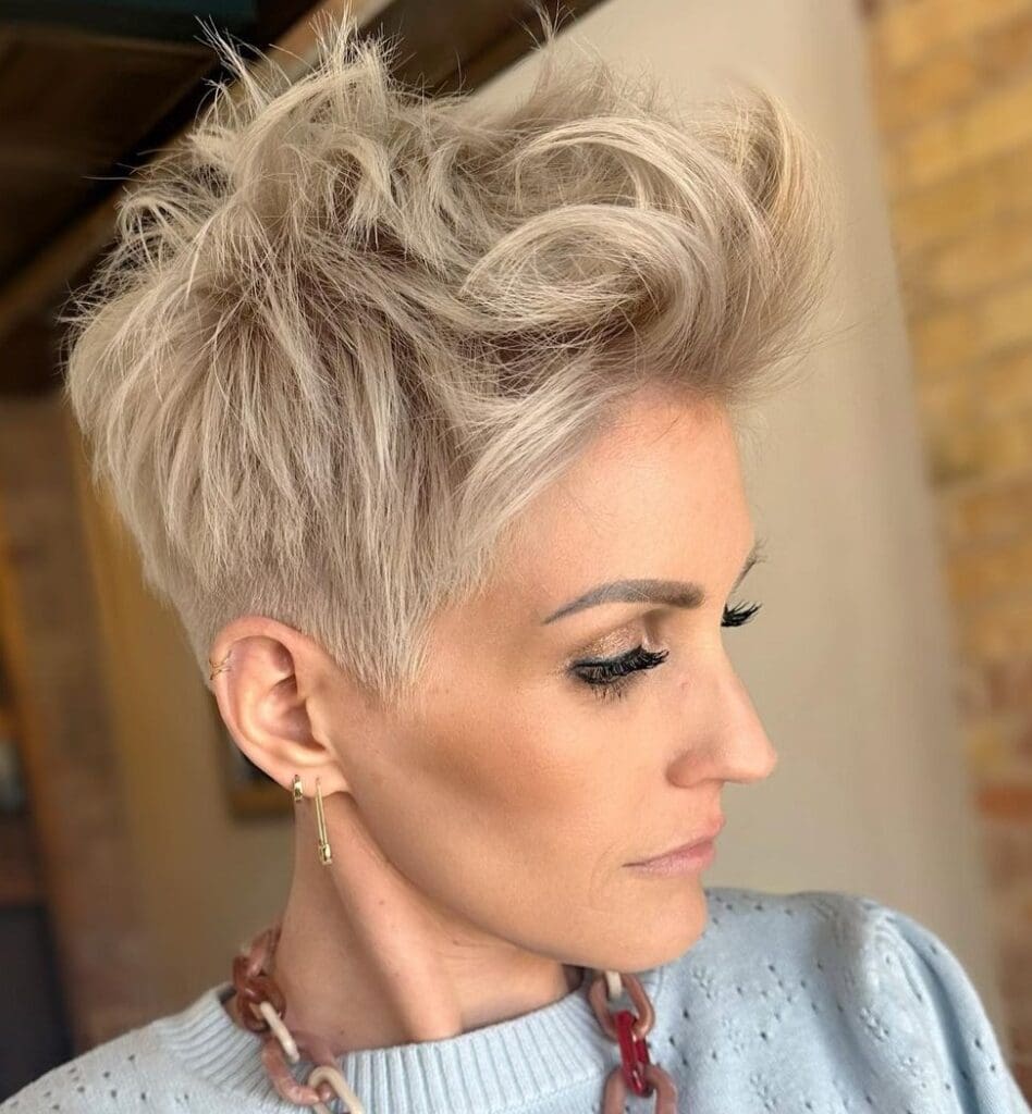 25 Must-Try Short Messy Hairstyles to Achieve a Top-Notch Look