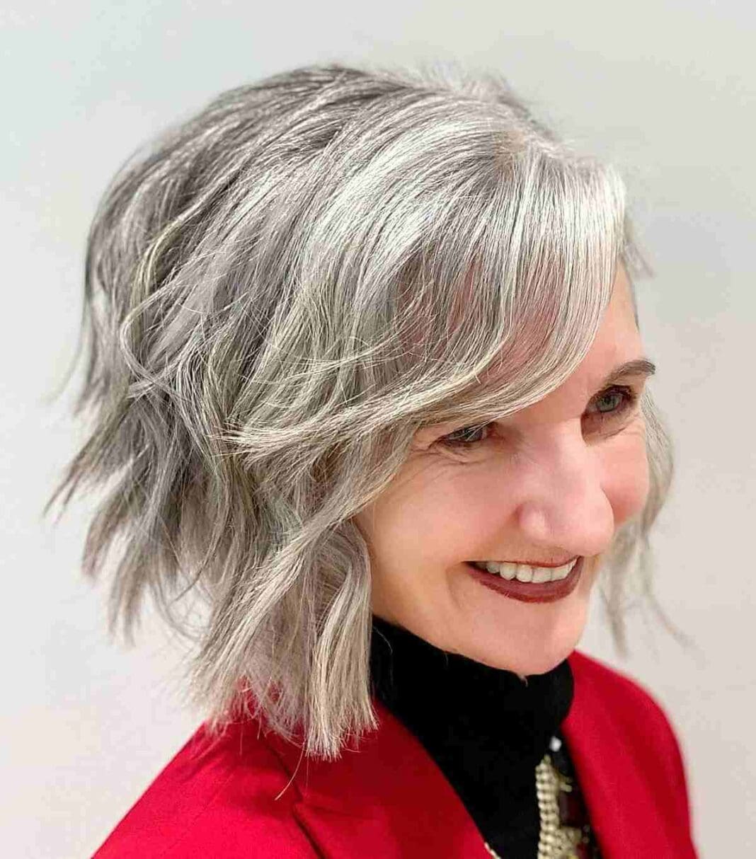38 Gorgeous Wavy Bob with Bangs for an Effortlessly Cute Style
