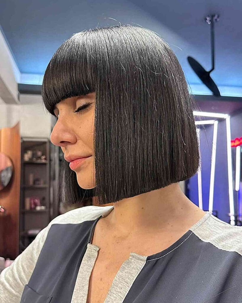 32 Sleek Blunt Bob with Bangs for a Modern Look