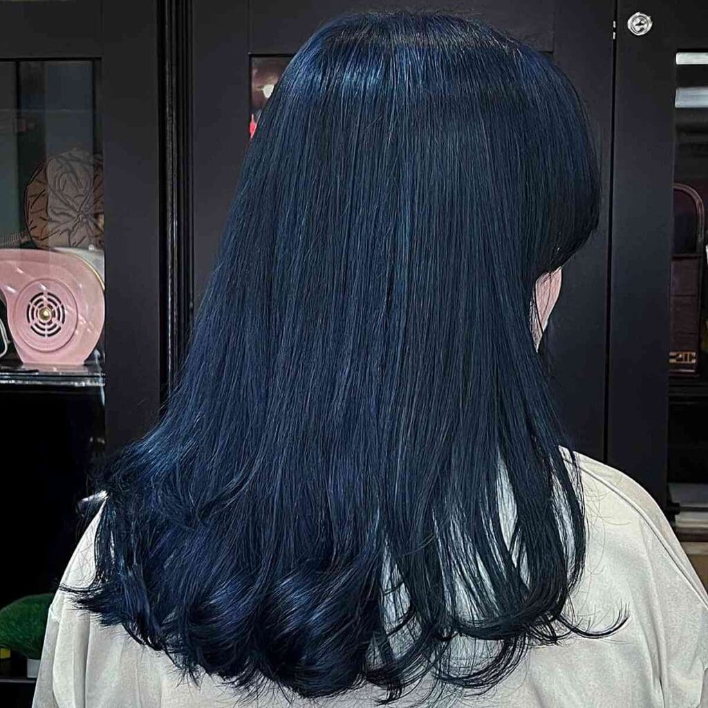 25 Dark Blue Hair Ideas and How to Get the Look in 2025