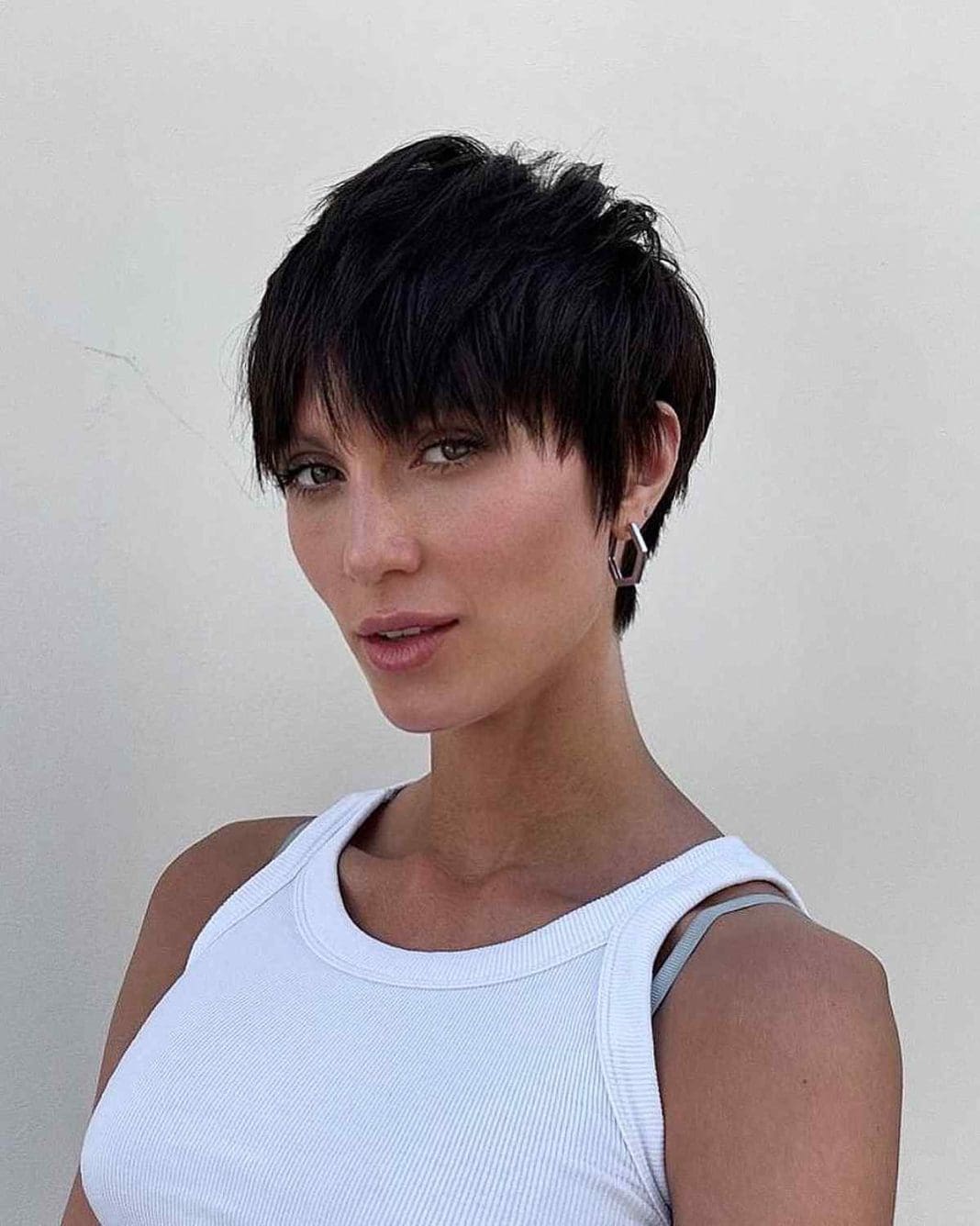 51 Stunning Pixie Haircuts with Bangs for a Face-Framing Style