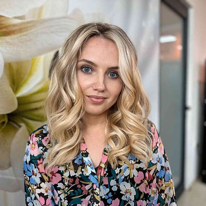 26 Blonde and Dark Roots Hair Ideas for a Bold Look in 2026