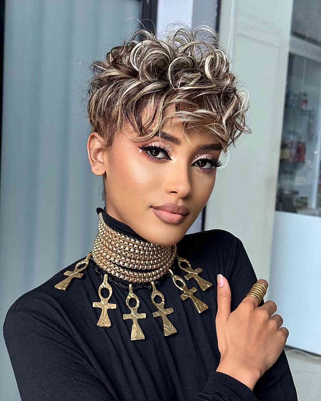 67 Cutest Ways to Get a Pixie Cut with Highlights for a Dimensional Crop