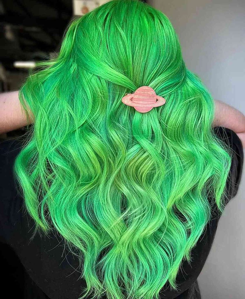 28 Green Hair Shades That Work for All Seasons