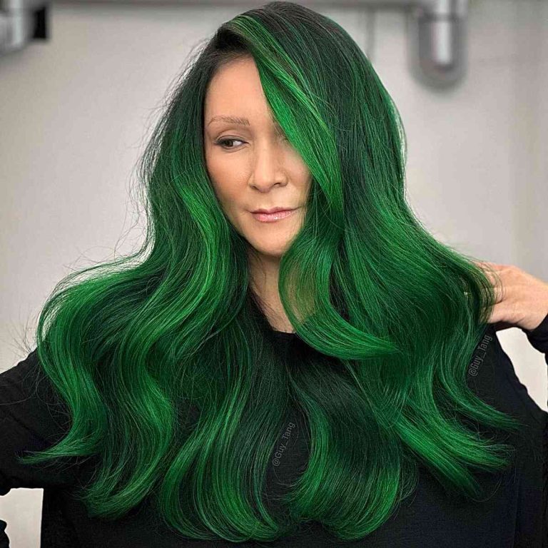 28 Green Hair Shades That Work for All Seasons